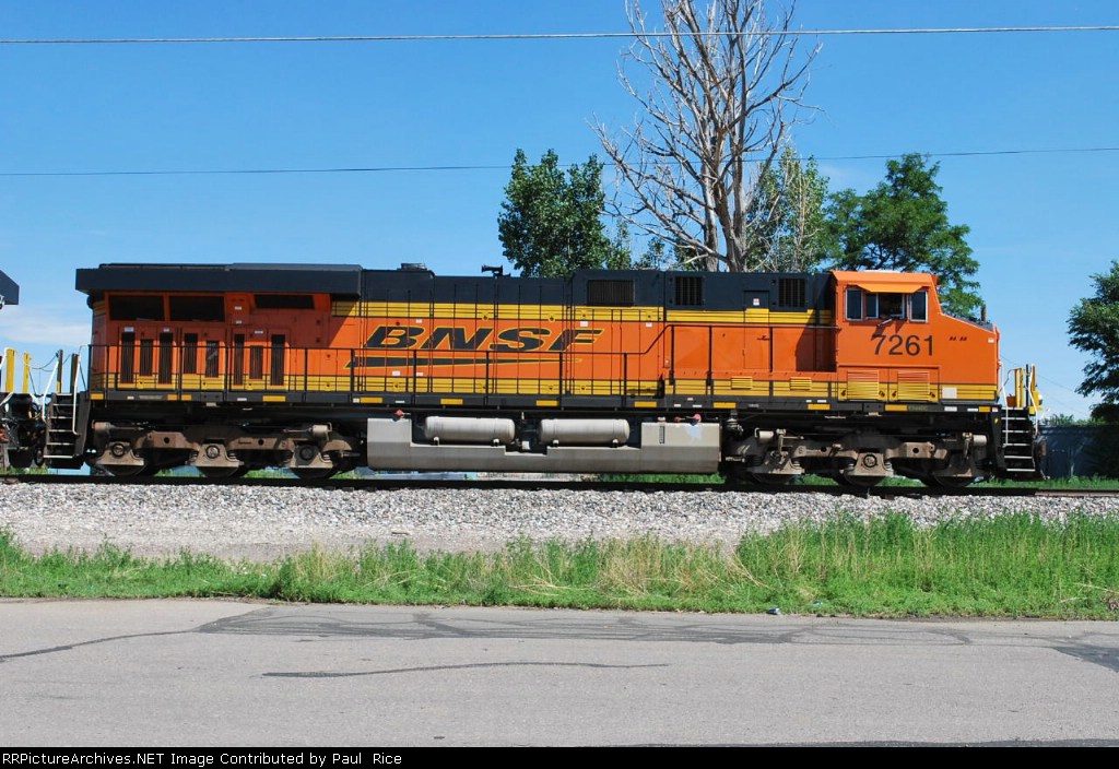 BNSF 7261, Leads The East Bound Beer Train